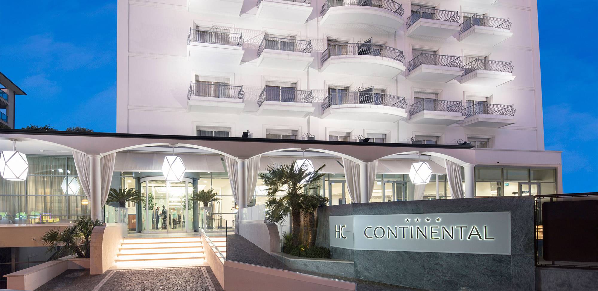 Hotel Rimini 4 stelle sul mare con piscina | Hotel Continental Rimini